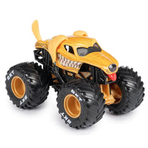 Monster Jam 1:64 Scale Die-Cast Monster Mutt Golden Monster Truck ...