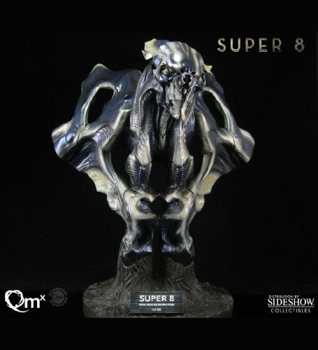 QMx Super 8 Collectible Alien Bust